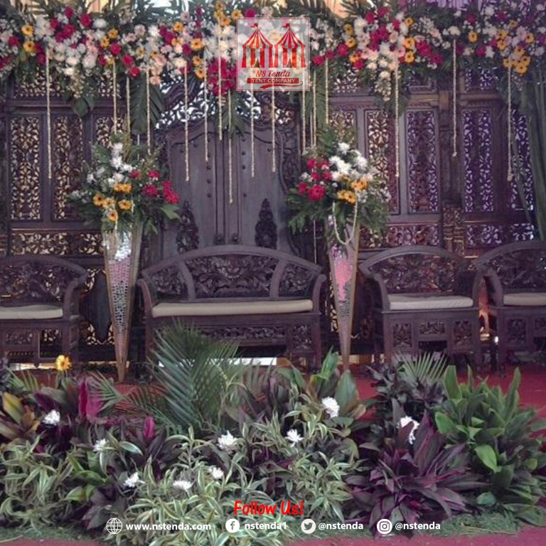 pelaminan gebyok coklat dekor bunga hidup mini garden « NS Tenda